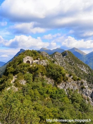 Saoû, forêt de saoû, auberge des dauphins, synclinal perché de la foret ...