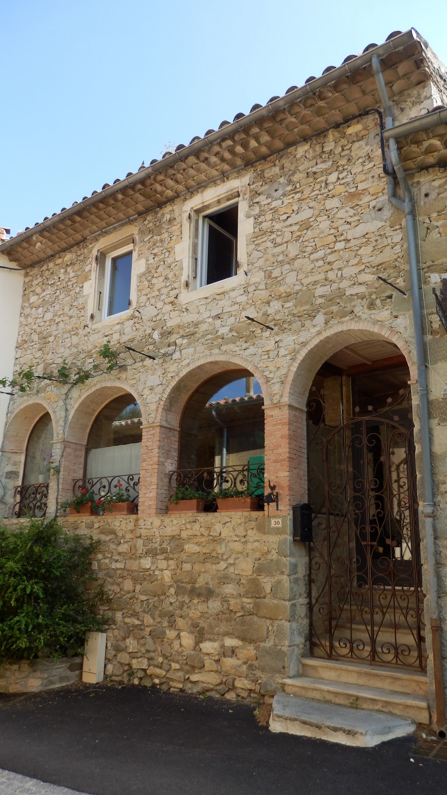 Rochebaudin maison aux arcades 2.jpg